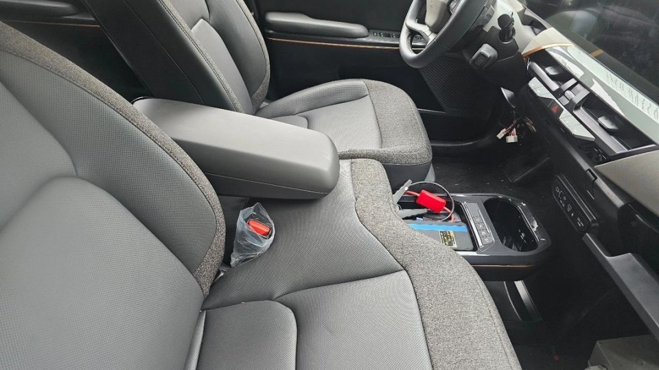 "1열 3인승 시트인가?" 기아 EV5 실내 실사 포착