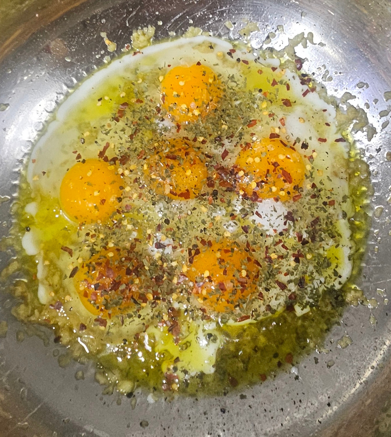 계란 알 아히요(Egg al Ajillo)