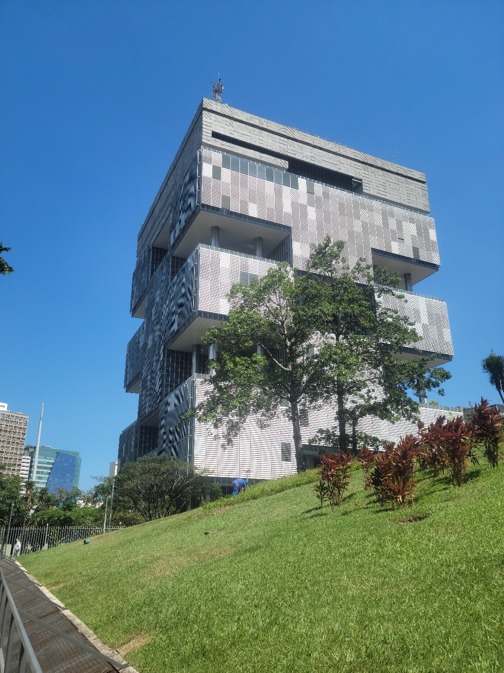 리우의 영광과 상처를 간직한 센트로를 워킹투어하다