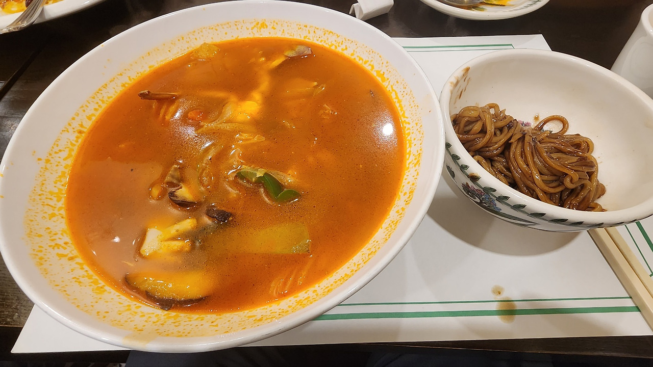 짜장면과 짬뽕 사이