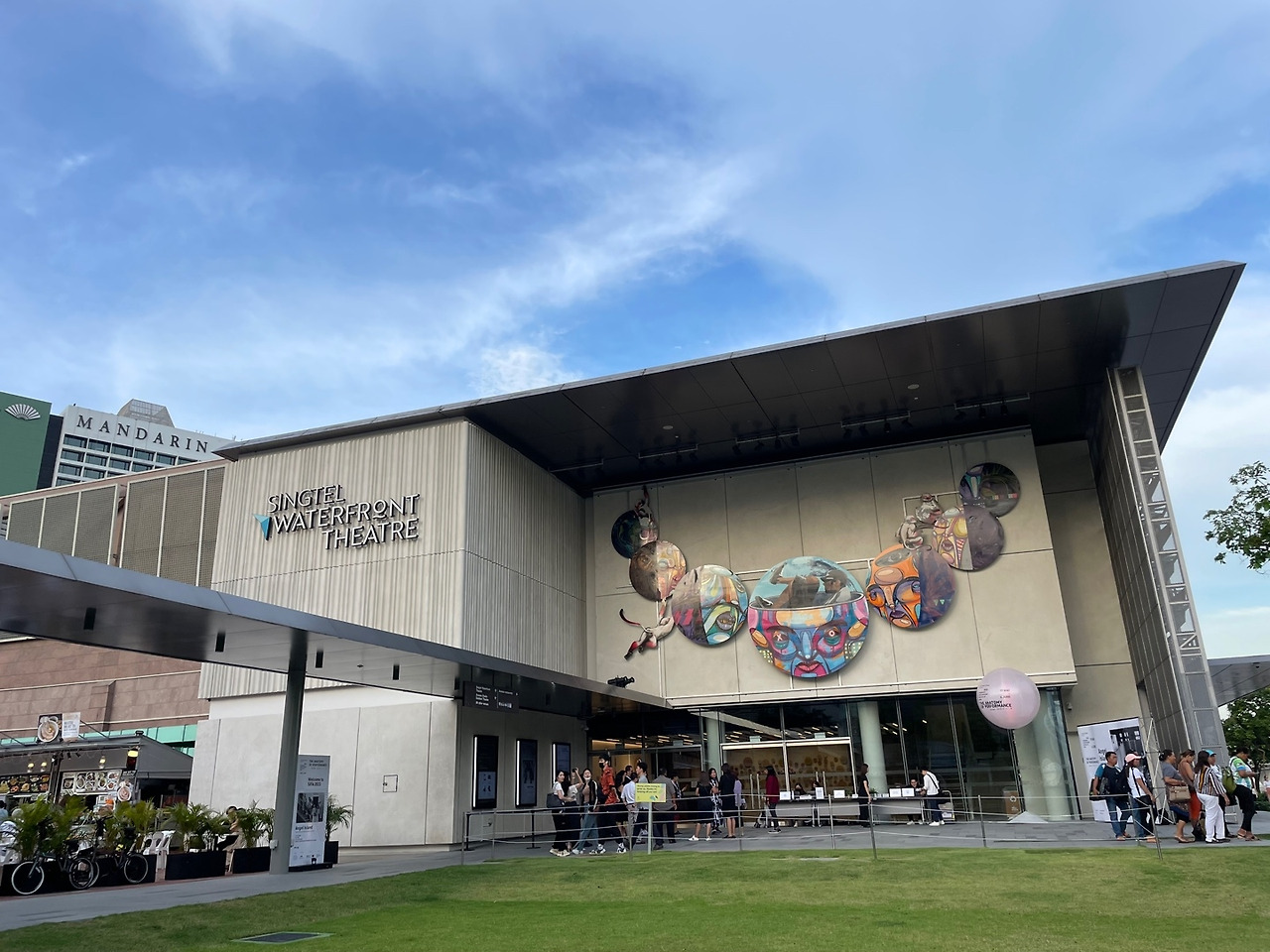 두리안을 닮은 공연장