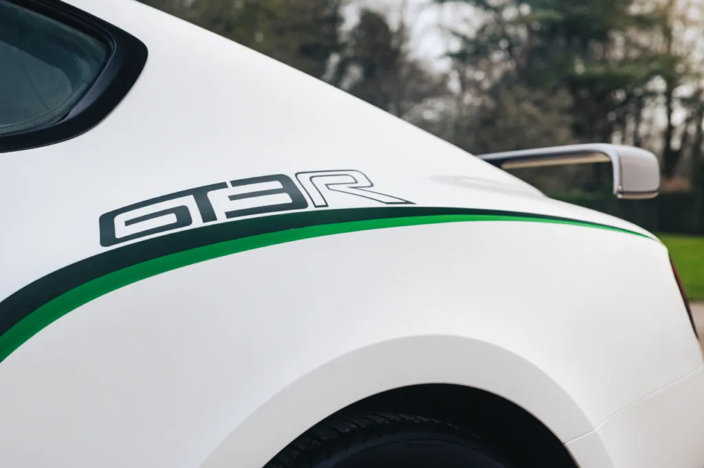 꿈을 이루는 방법은 이렇게 벤틀리 스피드 식스