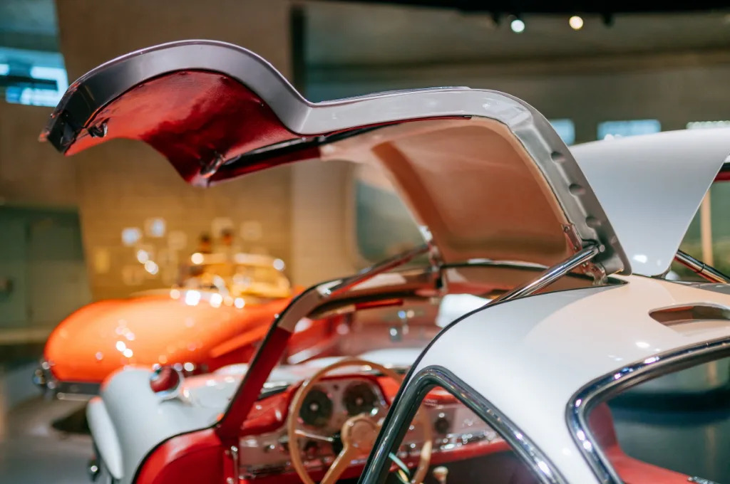 영원한 클래스를 만든 '걸윙'도어 벤츠 300 SL