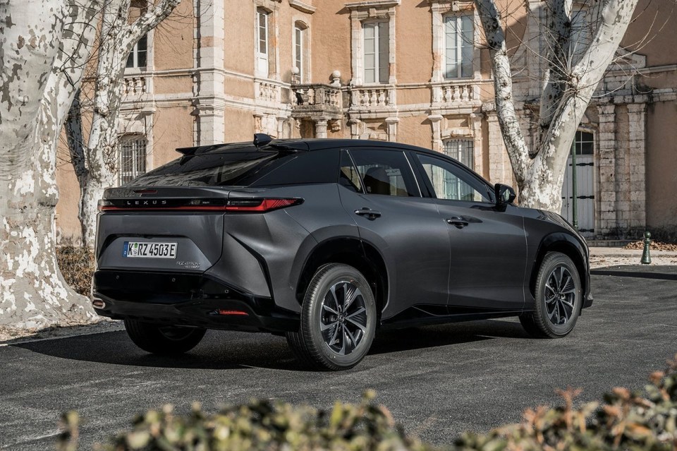 "전동화로 승부" 렉서스 RZ·RX 사전계약 실시