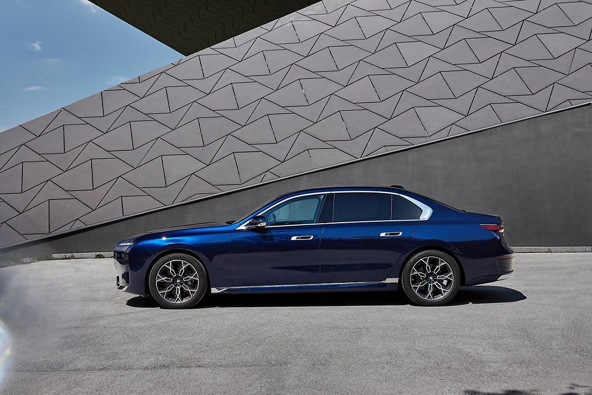 BMW 뉴 740d & 750e 사전예약 실시