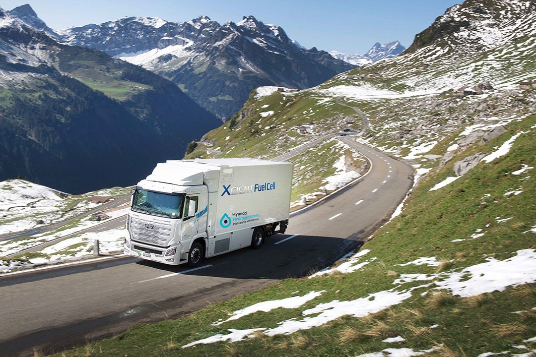 궁극의 친환경, 엑시언트 FCEV와 유니버스 FCEV