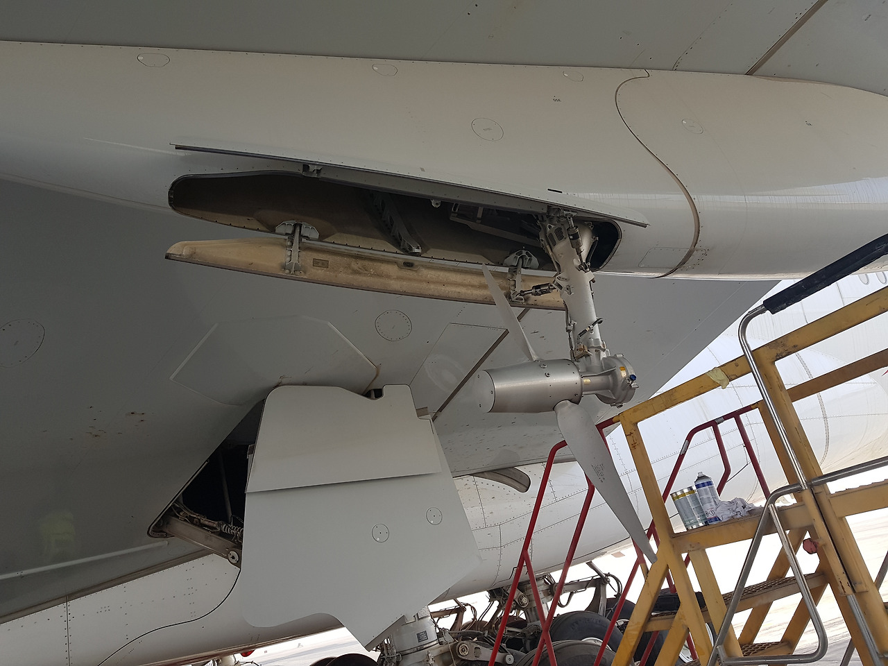 RAT (Ram Air Turbine)