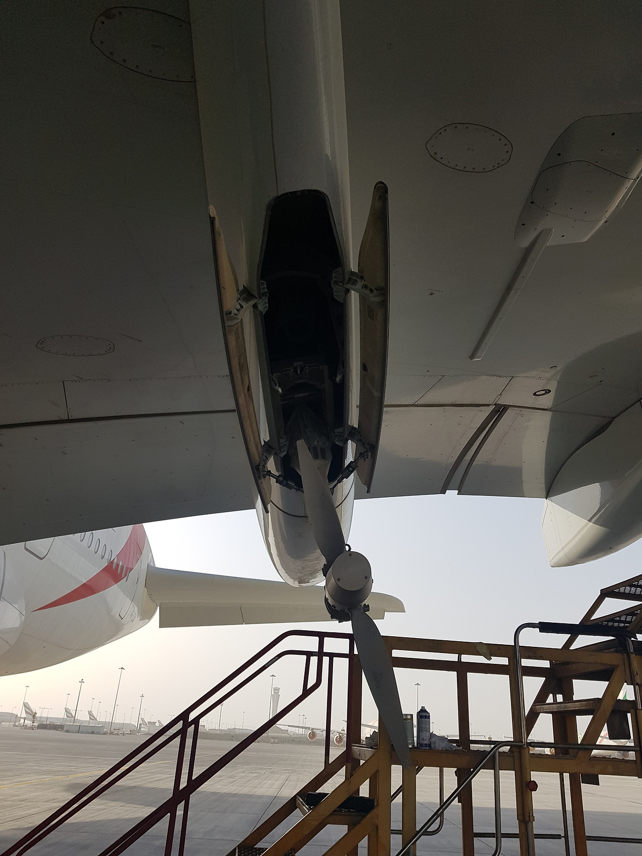 RAT (Ram Air Turbine)