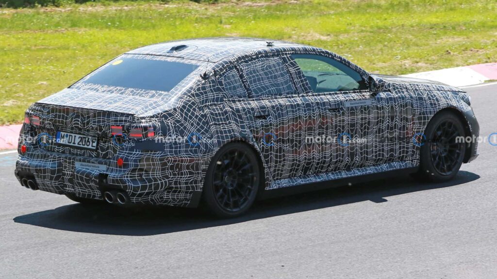 "공격적인 외관" PHEV 탑재로 강화된 BMW M5