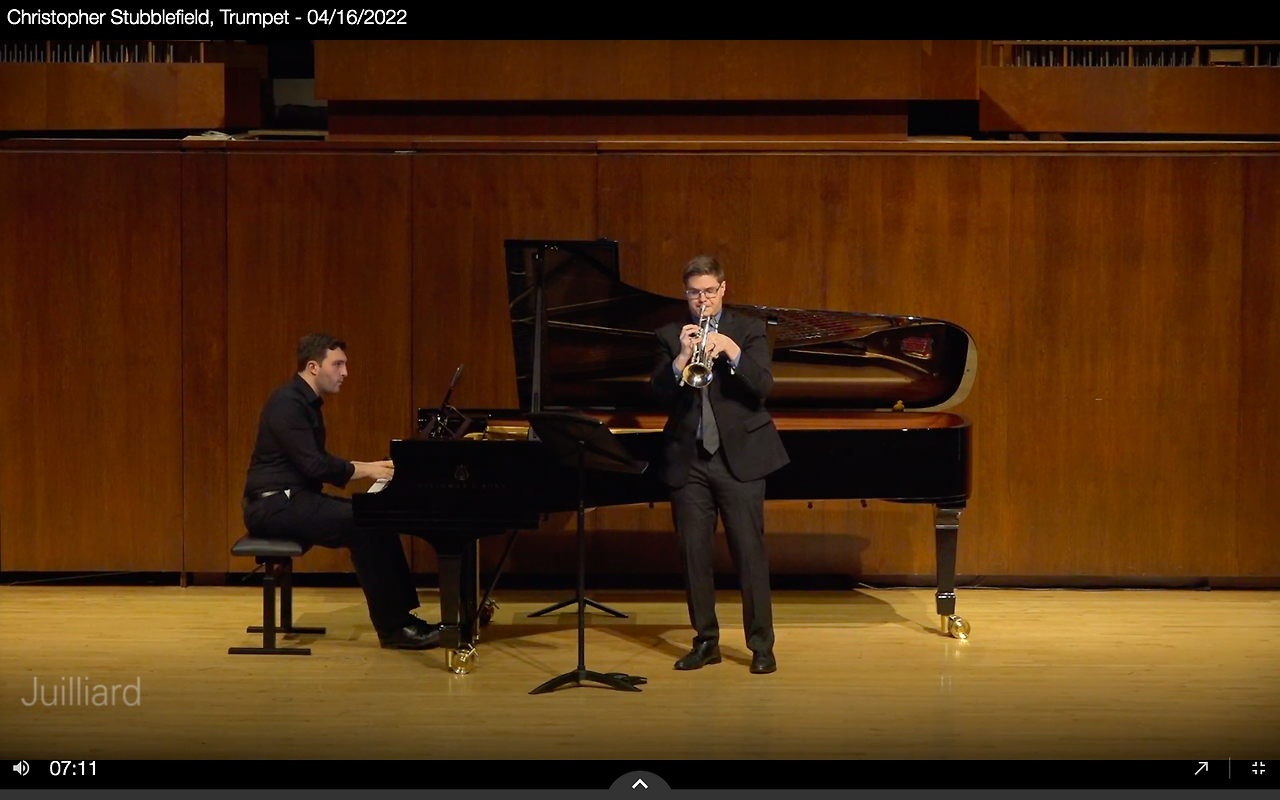 4/16 트럼펫 연주와 꽃과 북카페