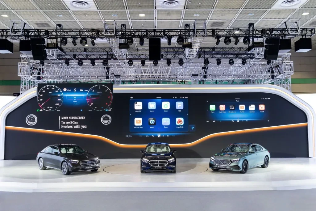 벤츠 E-클래스에서 아이맥스 영화 감상 가능