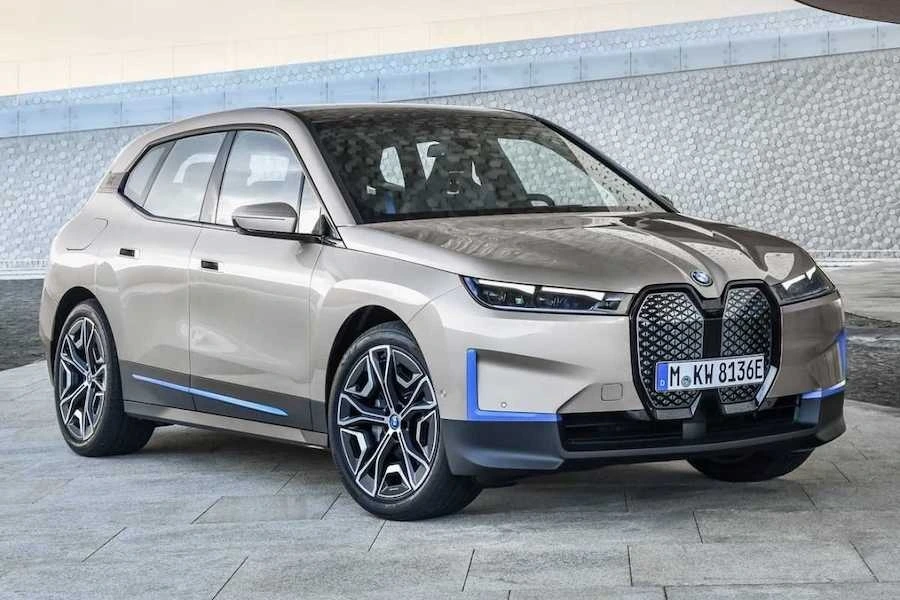 "그야말로 혁신적 SUV", 베일을 벗은 BMW iX