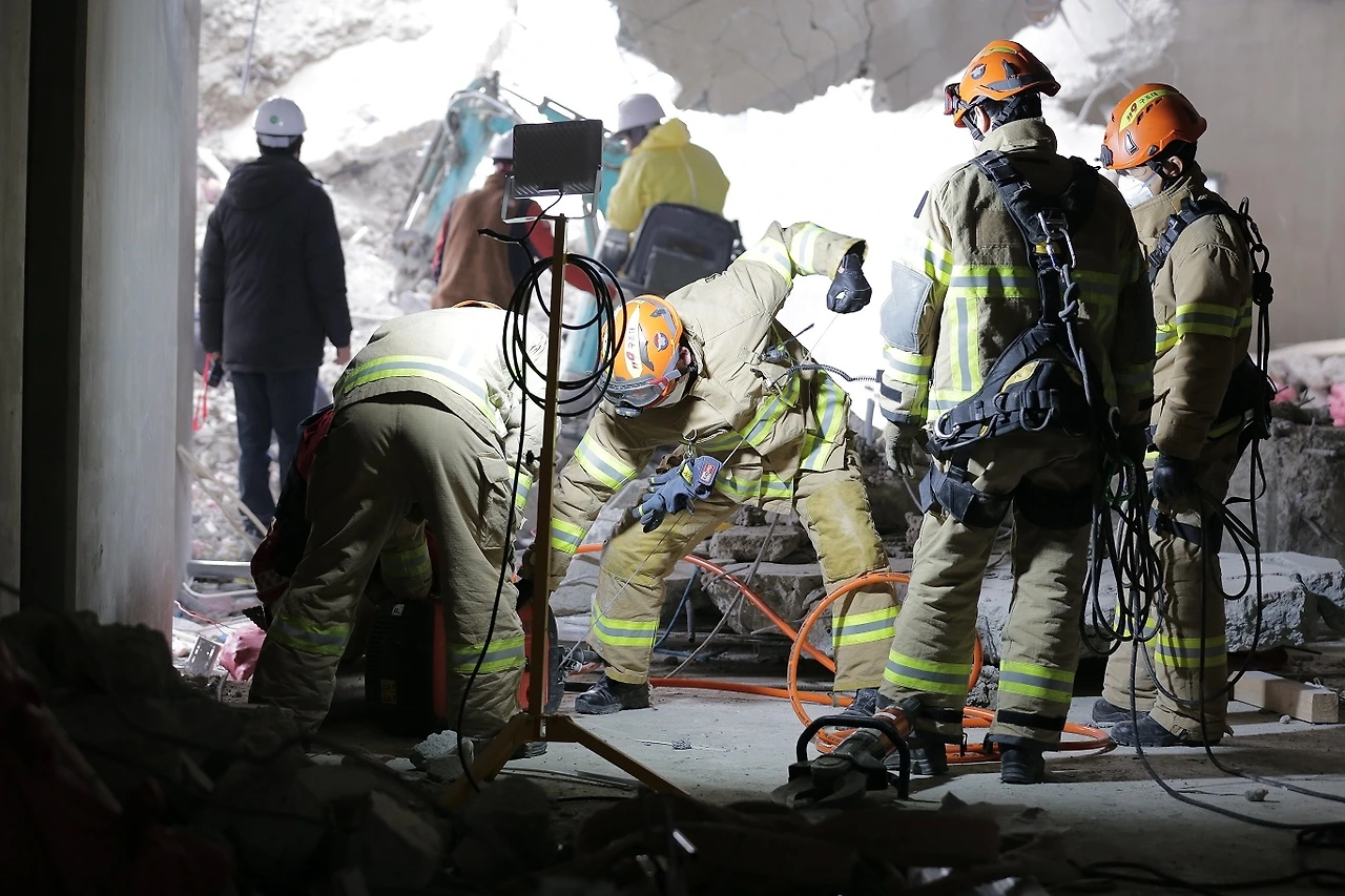베테랑 소방관도 고개 저었다… 31일간 무슨일이