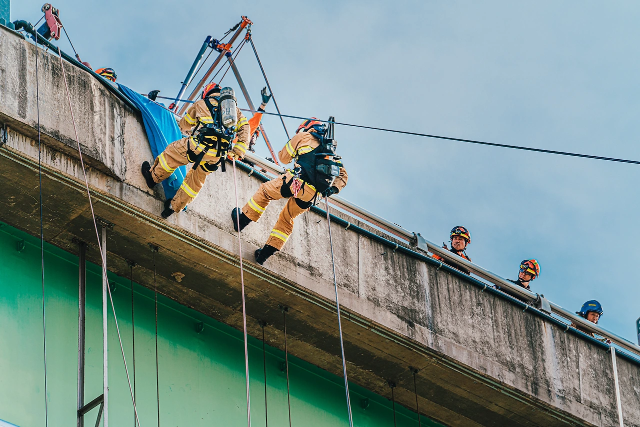 한 번 빠지면 헤어 나오지 못하는 게 사랑뿐일까?