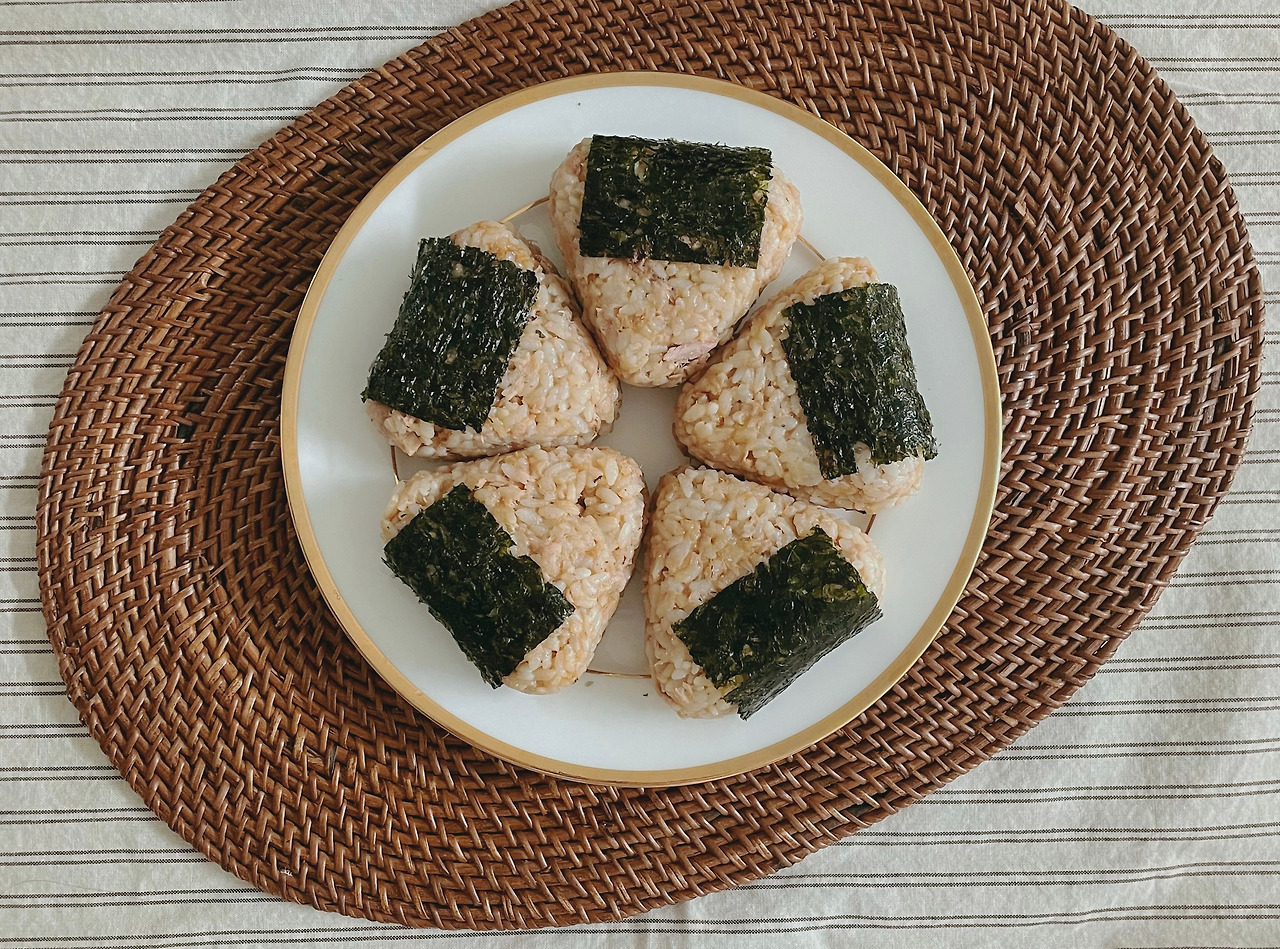 참치마요 삼각 주먹밥