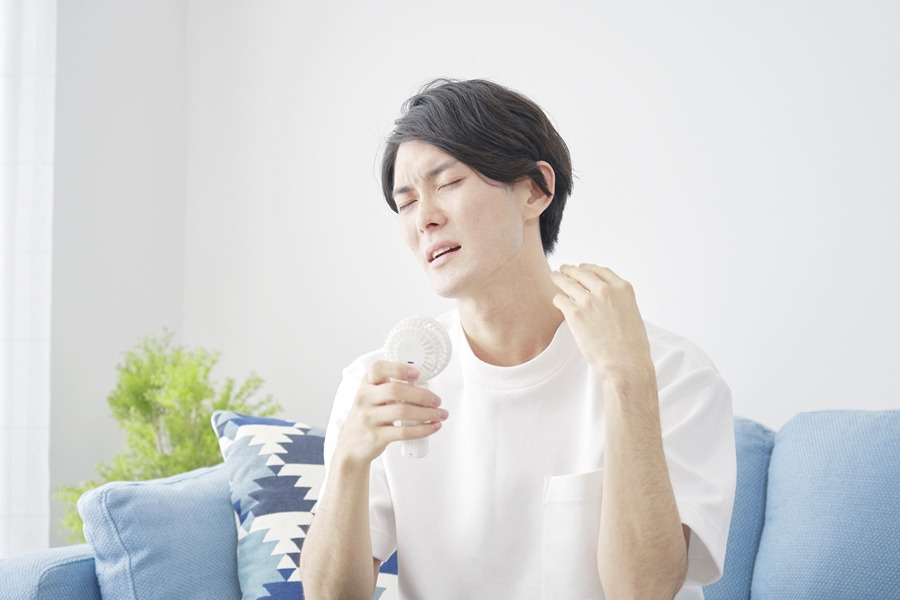 무더운 여름철 겨드랑이암내 관리법과 수술