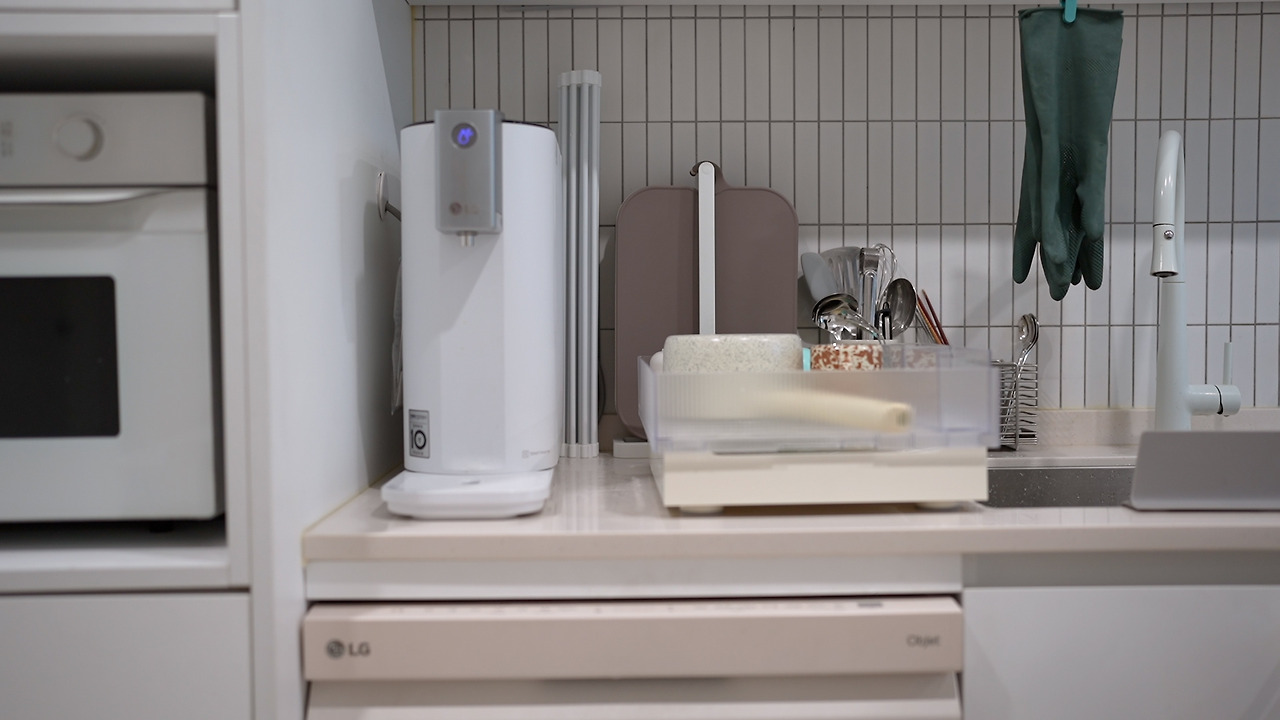 다이소 압축봉을 활용한 틈새 수납 정리 꿀팁 주방과 욕실 틈새 수납하는 방법 주방정리 주방수납 욕실수납 욕실 수납장 정리 네이버 블로그