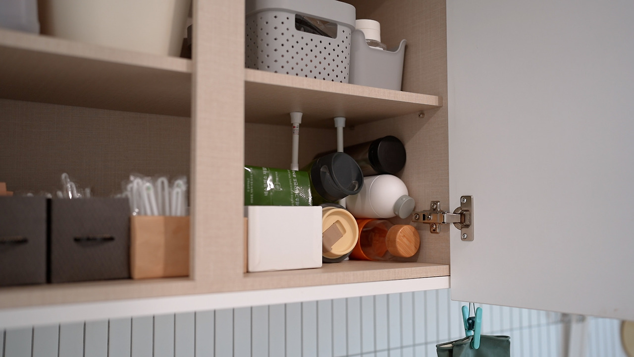 다이소 압축봉을 활용한 틈새 수납 정리 꿀팁 주방과 욕실 틈새 수납하는 방법 주방정리 주방수납 욕실수납 욕실 수납장 정리 네이버 블로그