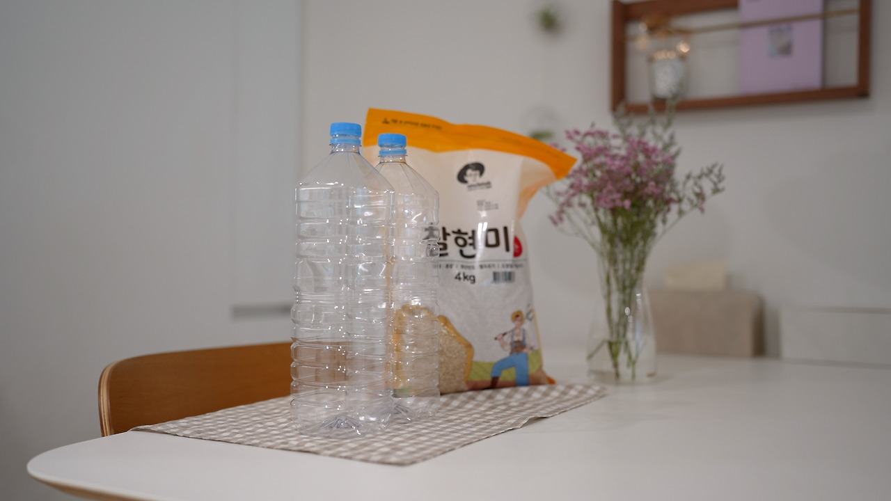 다이소 압축봉을 활용한 틈새 수납 정리 꿀팁 주방과 욕실 틈새 수납하는 방법 주방정리 주방수납 욕실수납 욕실 수납장