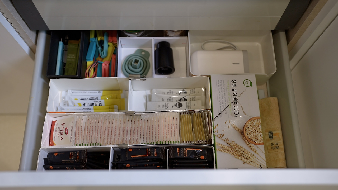 주방 상부장 하부장 효율적인 정리 수납 방법 좁은 주방 3배로 넓게 쓰는 주방 정리 수납 팁 팬트리 정리 네이버 블로그