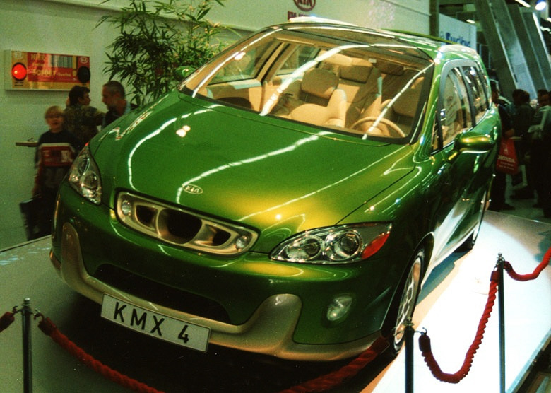 08화 퓨처리스틱 카니발, 기아 KMX-4