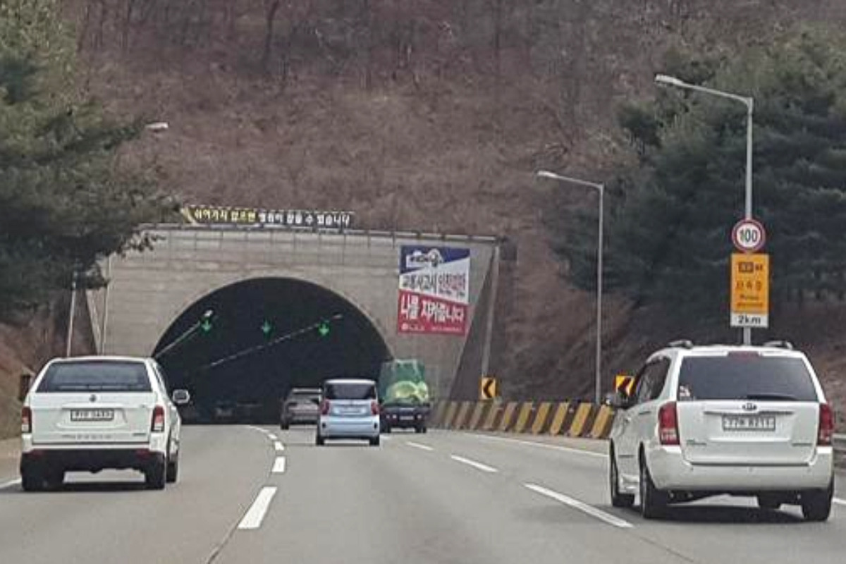 1차로에서 달린 얌체 픽업트럭 결국 이런 결말 맞았다