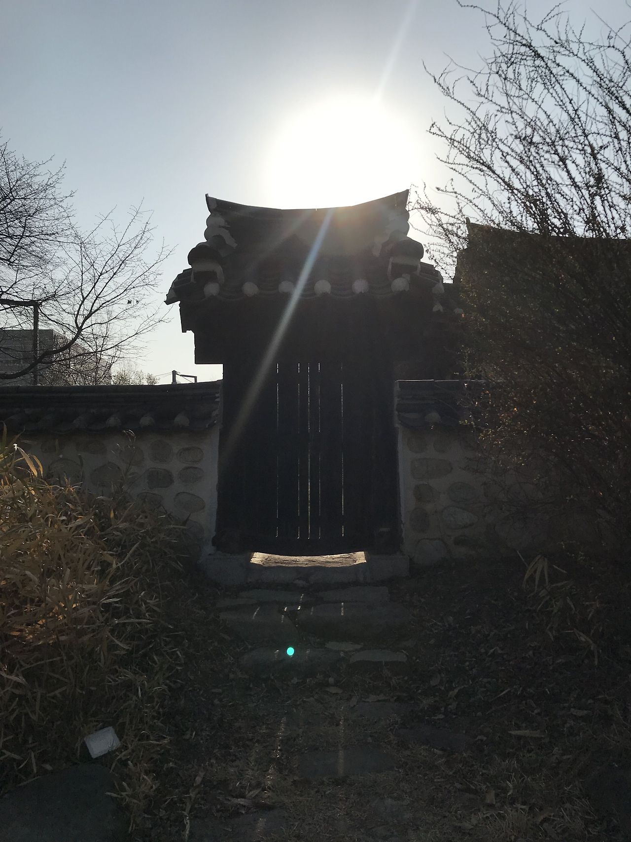 문을 열고 나오는 이야기