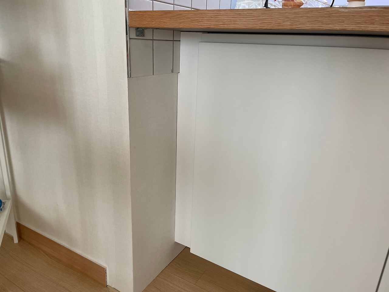 실수 두 스푼 주방 타일 시공기