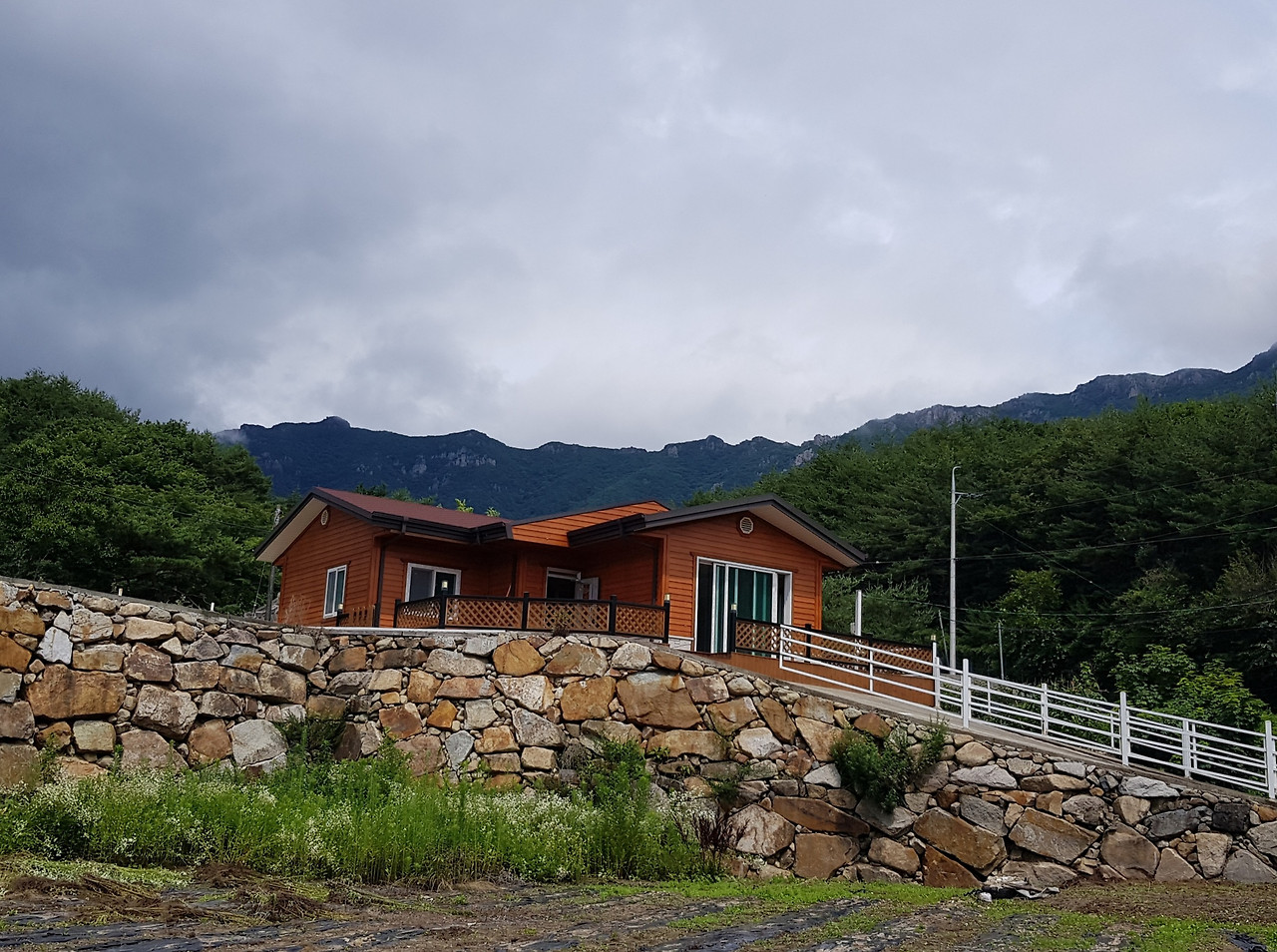 단독주택 지산심한 착공 기존 건물 철거 및 기초 공사