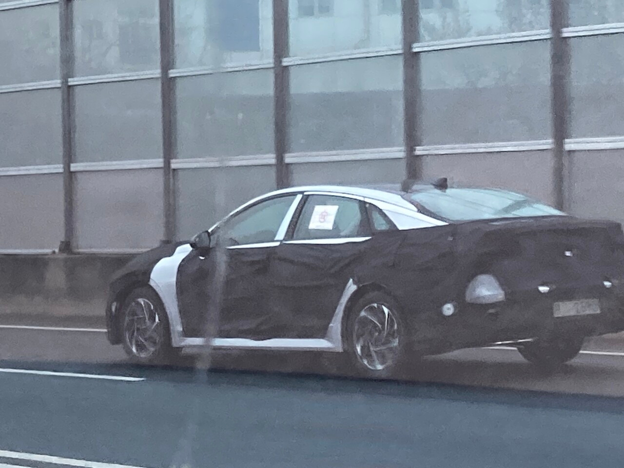 "솔라루프 부활?" K5 F/L HEV 추정 스파이샷