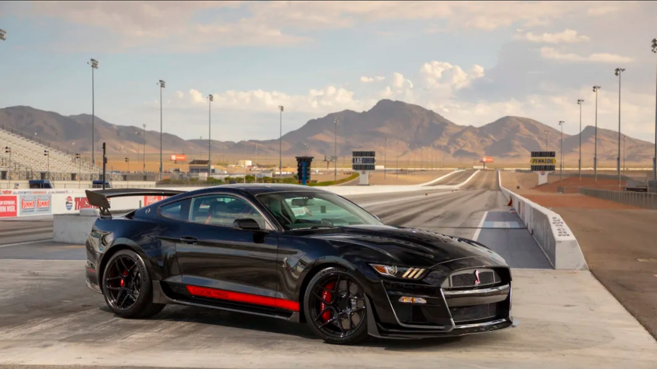전 세계에 단 30대머스탱 쉘비 Gt500 코드 레드