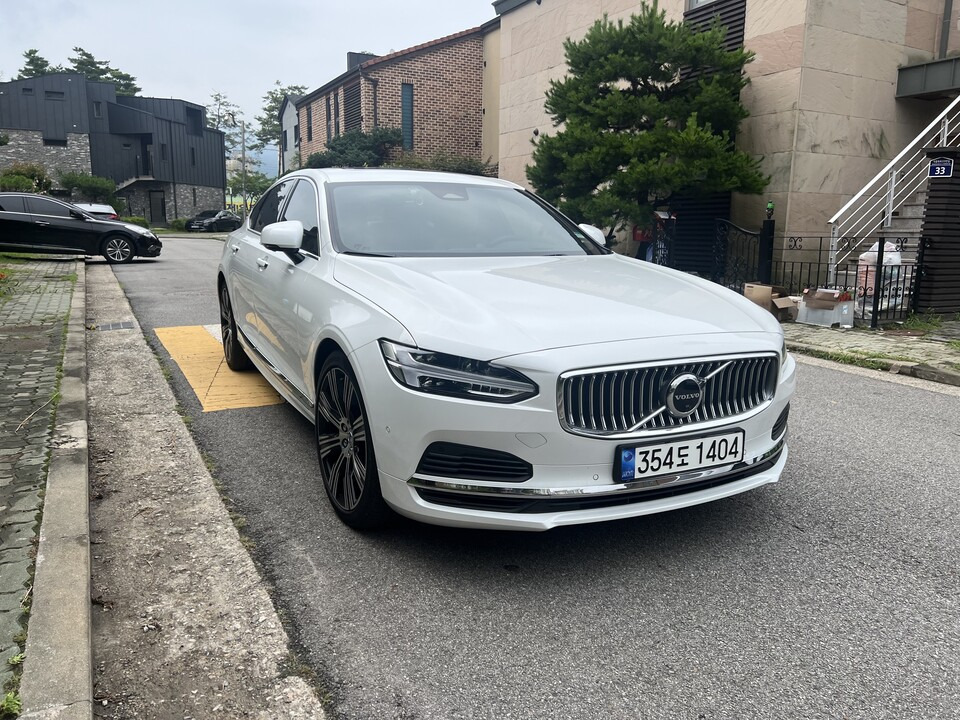 볼보 S90 vs XC90 세단이냐 SUV냐?