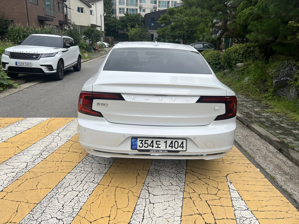 볼보 S90 vs XC90 세단이냐 SUV냐?