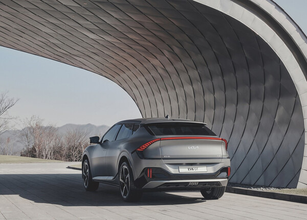 기아 EV6, 제네시스 GV60, 해외서 호평