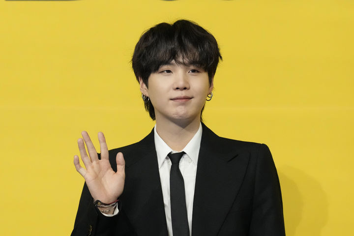 슈가 경찰 조사로 Bts 첫 포토라인