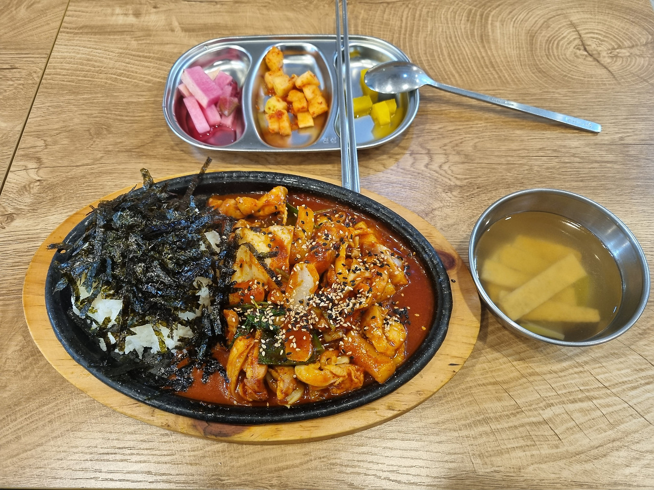 혼밥의즐거움58 닭갈비 덮밥