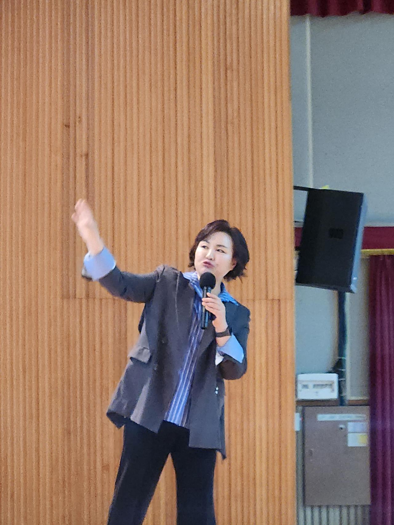 인천 신현중학교 전학년 대상 진로특강지식소통가 조연심의 디지털 발자국으로 나를 증명하라