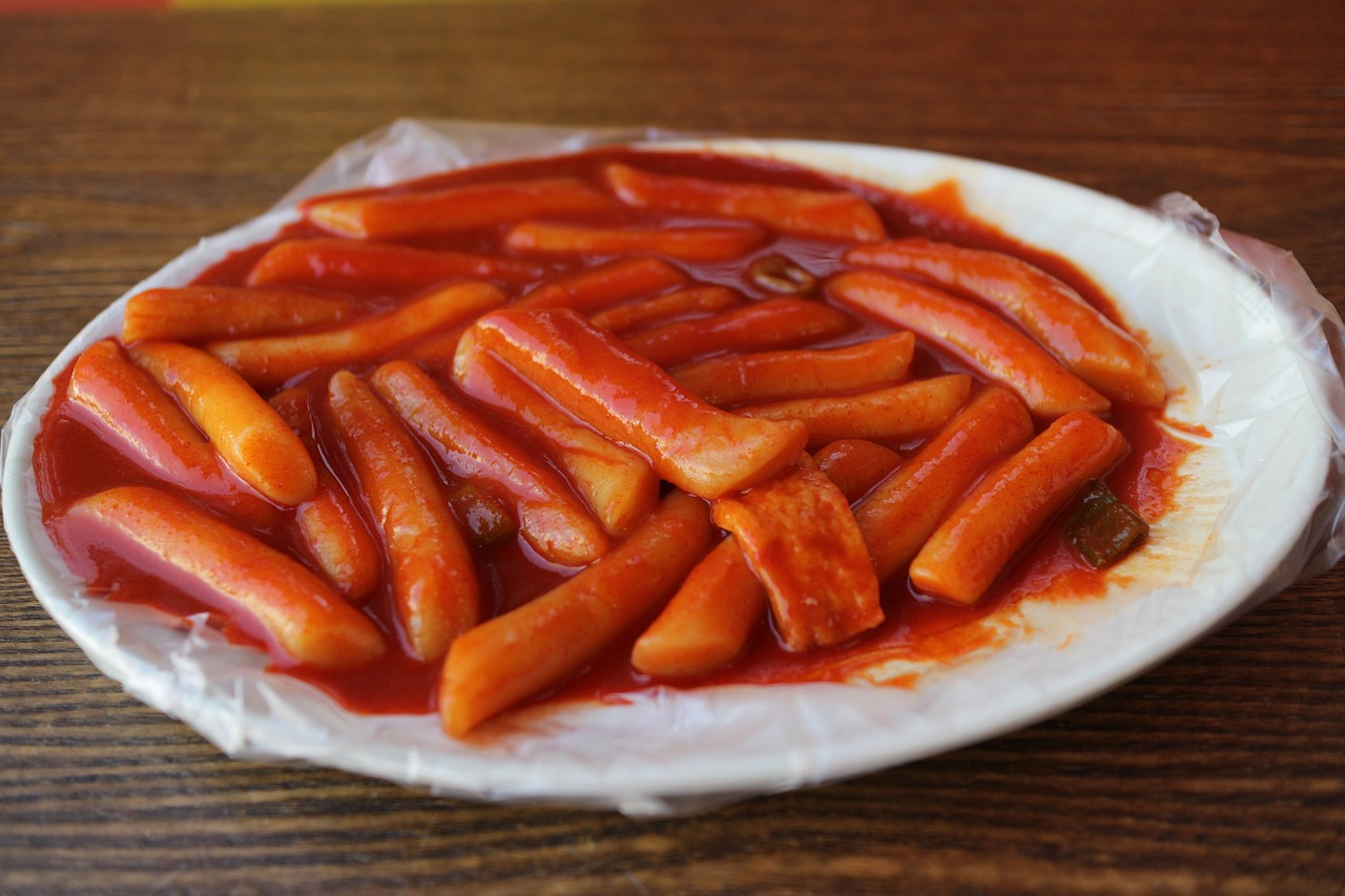 엽기 떡볶이 매운맛의 끝판왕 인기 비결부터 건강 팁까지 완벽 정리