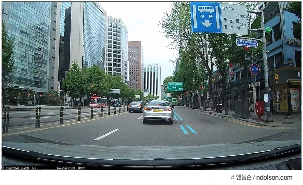 아이나비 블랙박스 사고 방지를 위한 Adas 차선이탈 경보 기능의 Vx1000