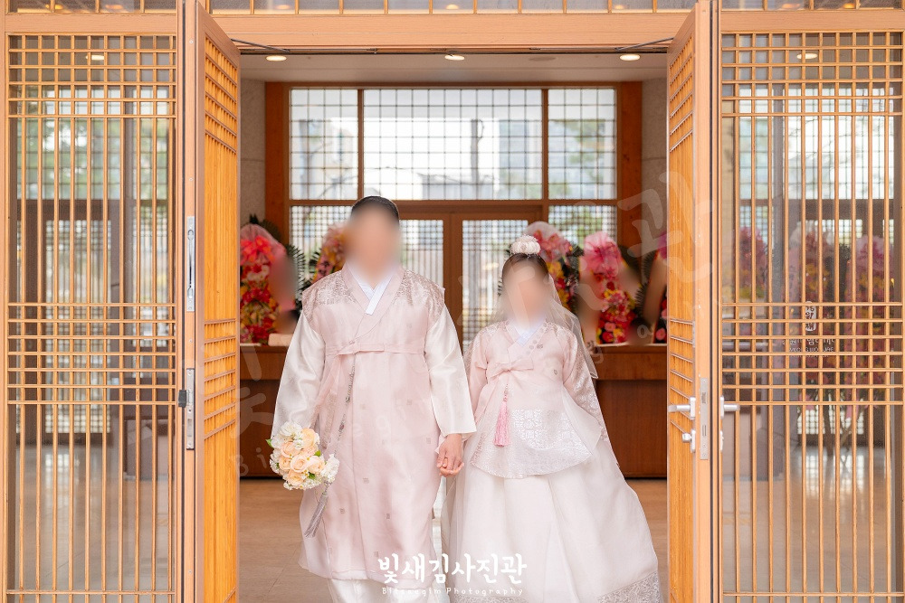 경원재 야외결혼식 본식스냅 송도 센트럴파크 한옥웨딩 한복드레스 봄 웨딩 피치톤 파스텔톤 스냅 빛새김사진관
