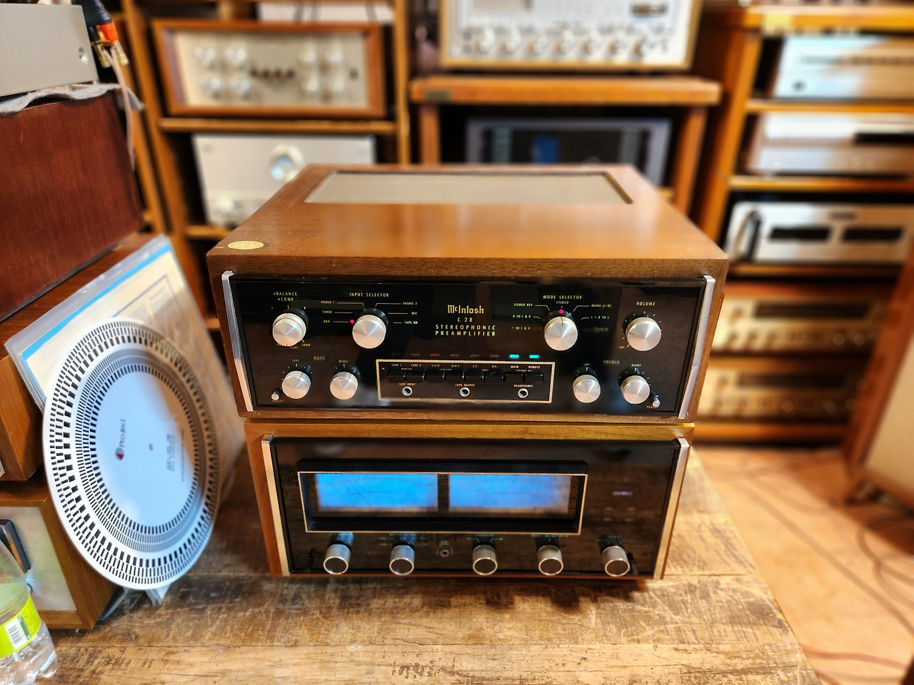 미국 Mcintosh 맥킨토시 사의 명기 C28프리엠프와 Mc2205 파워엠프 입니다 110v 파워엠프 기포살짝있지만 A급