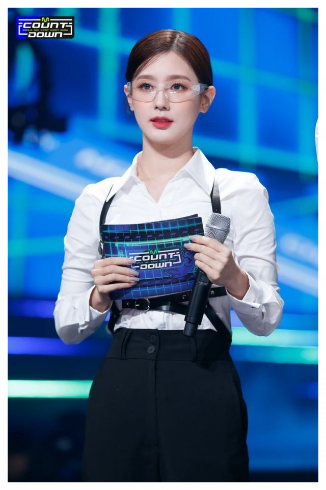 보디가드 룩 아이들 미연