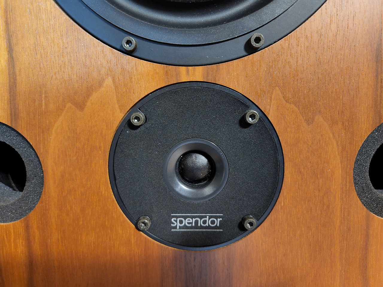 영국 Spendor 스펜더 베스트셀러 명기 SP100 스피커 입니다 -20kg전용 스텐드포함-(ending)