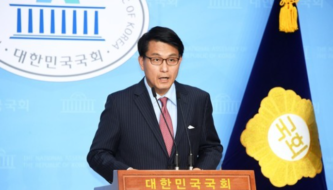 윤상현 의원 프로필 부인 가족관계 지역구 국회의원 선거 당선 이력 국민의힘 당대표 출마