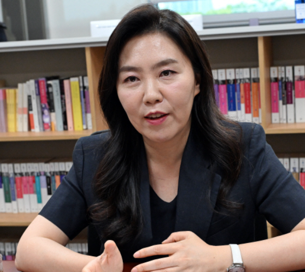 강유정 국회의원 교수 프로필 나이 영화 평론가 결혼 남편 대변인