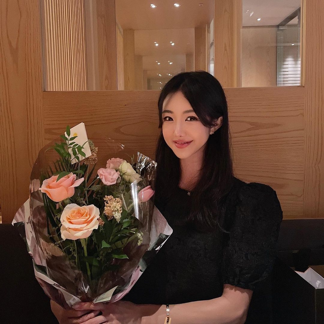 건강미인 우이니 사장님 인스타그램 셀카 사진 모음 — 스타들의★ 근황을 모아서
