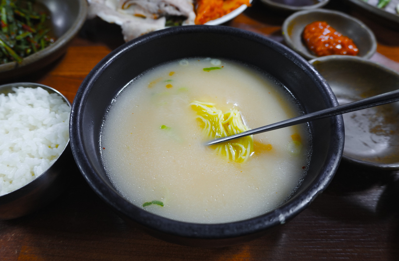 부산 영진돼지국밥 본점 사하구 수육백반 맛집