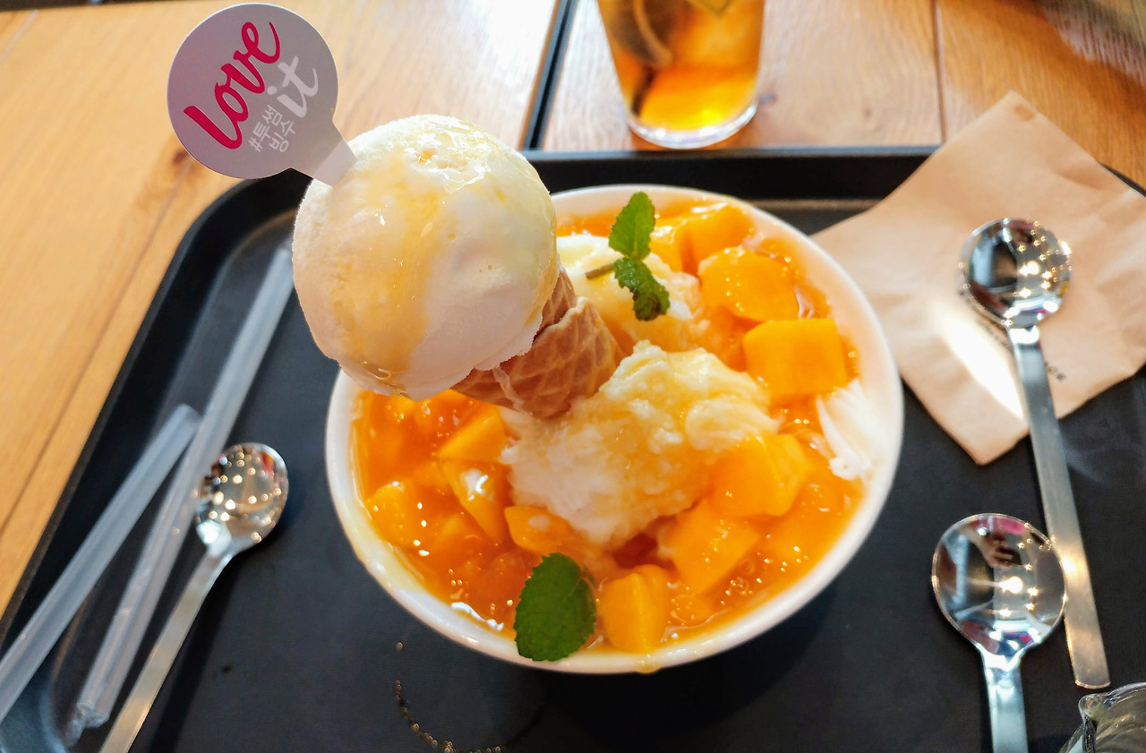 투썸플레이스 망고 아이스크림 콘 빙수