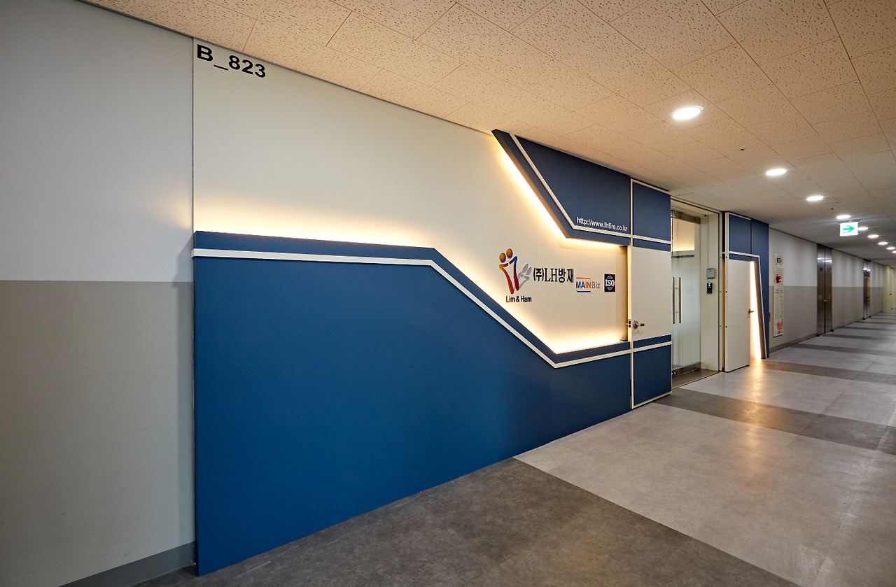 사무실 파사드 인테리어 디자인, 첫인상을 결정짓는 중요한 디테일