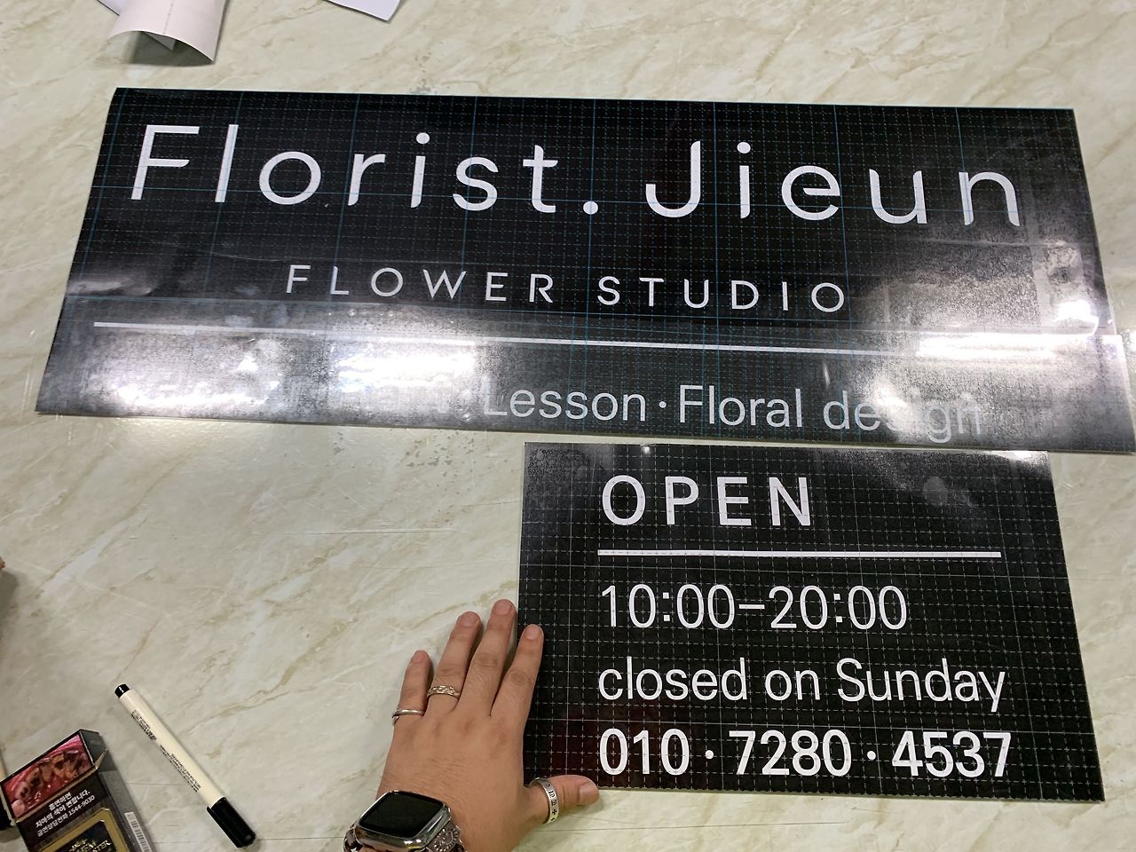 인스타스티커 글자스티커 간판시트지 영업시간 글자컷팅 글자스티커 글씨스티커 레터링스티커 시트지글자 시트지간판 오픈클로즈 레터링시트지 제작 글씨시트지 광고시트지 유리창스티커